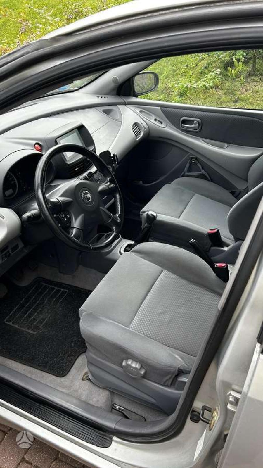 Grey Nissan Almera Tino 2004 in Vilnius, with an engine capacity of 1.77 L and mileage of 212 thousand km for 1000 €, photo 6 on AUTOMOTO.COM.LV