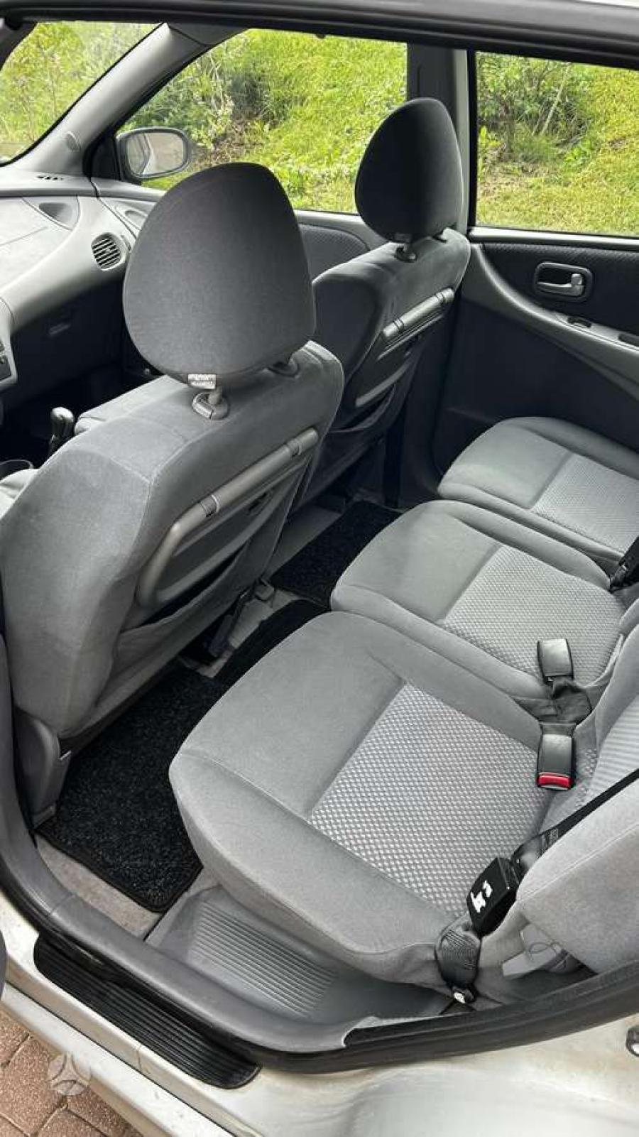 Grey Nissan Almera Tino 2004 in Vilnius, with an engine capacity of 1.77 L and mileage of 212 thousand km for 1000 €, photo 7 on AUTOMOTO.COM.LV