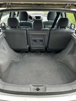 Grey Nissan Almera Tino 2004 in Vilnius, with an engine capacity of 1.77 L and mileage of 212 thousand km for 1000 €, photo 9 on AUTOMOTO.COM.LV