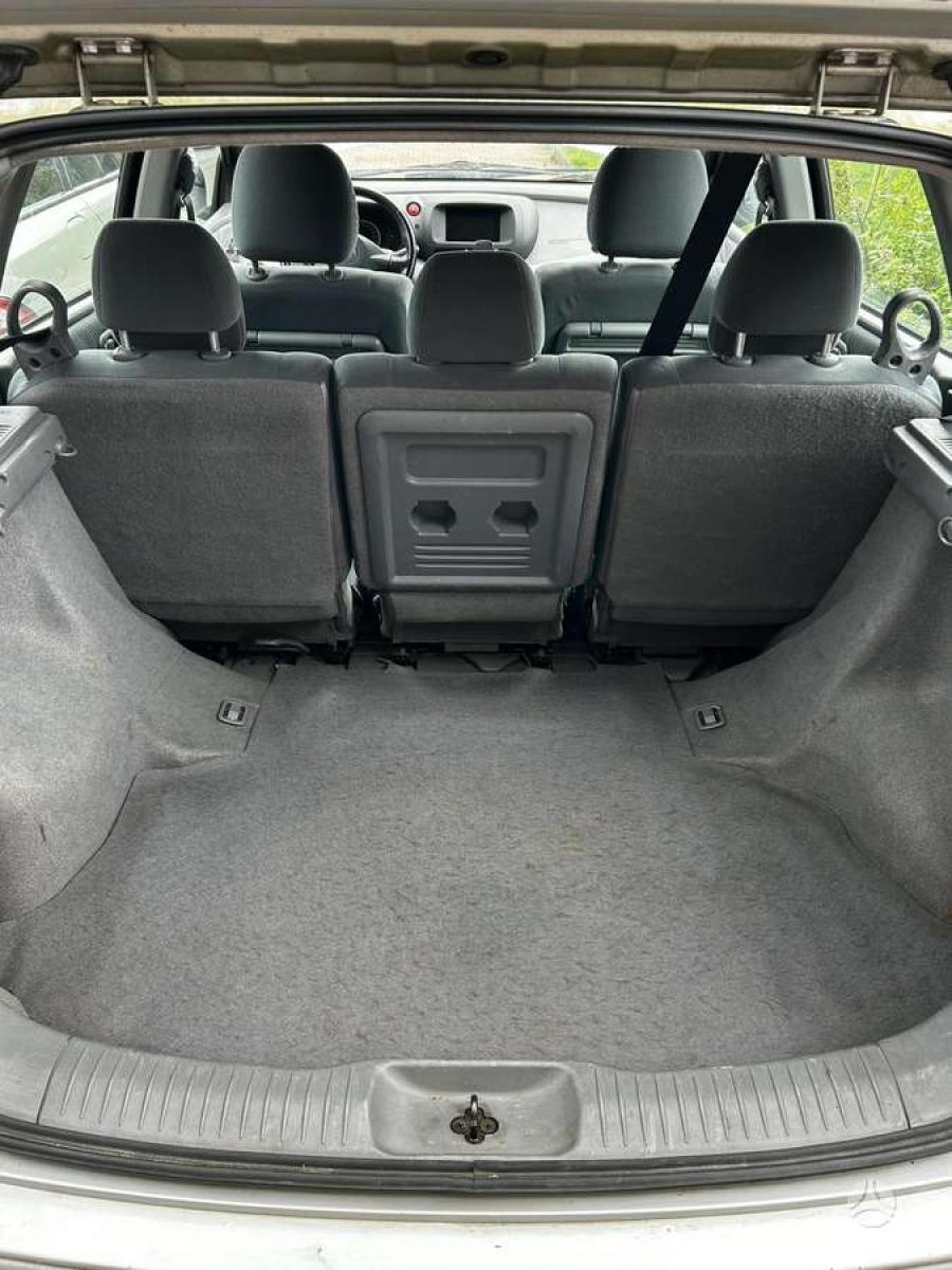 Grey Nissan Almera Tino 2004 in Vilnius, with an engine capacity of 1.77 L and mileage of 212 thousand km for 1000 €, photo 9 on AUTOMOTO.COM.LV