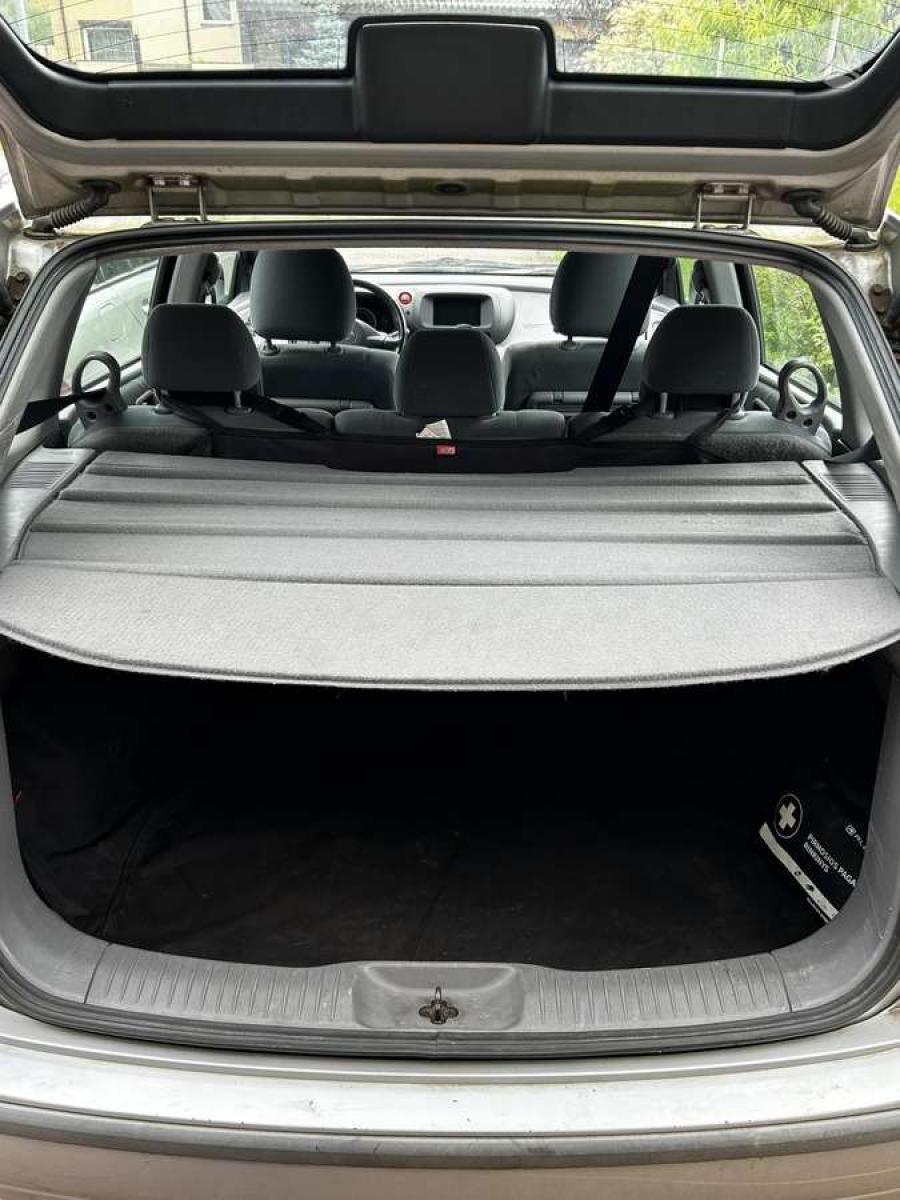 Grey Nissan Almera Tino 2004 in Vilnius, with an engine capacity of 1.77 L and mileage of 212 thousand km for 1000 €, photo 10 on AUTOMOTO.COM.LV