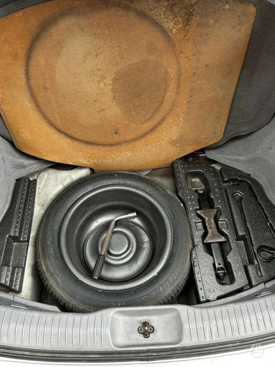 Grey Nissan Almera Tino 2004 in Vilnius, with an engine capacity of 1.77 L and mileage of 212 thousand km for 1000 €, photo 11 on AUTOMOTO.COM.LV