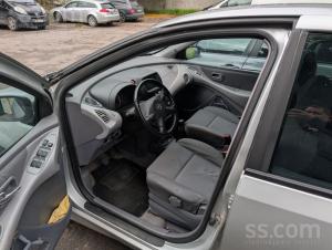 Pelēks Nissan Almera Tino 2005 Rīga, ar dzinēja tilpumu 2.20 L un nobraukumu 320 tūkst. km par 800 €, foto 5 vietnē AUTOMOTO.COM.LV