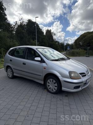 Pelēks Nissan Almera Tino 2001 Jūrmala, ar dzinēja tilpumu 2.20 L un nobraukumu 225 tūkst. km par 1350 €, foto  vietnē AUTOMOTO.COM.LV