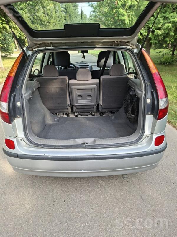 Pelēks Nissan Almera Tino 2002 Daugavpils, ar dzinēja tilpumu 2.20 L un nobraukumu 139 tūkst. km par 1450 €, foto 9 vietnē AUTOMOTO.COM.LV