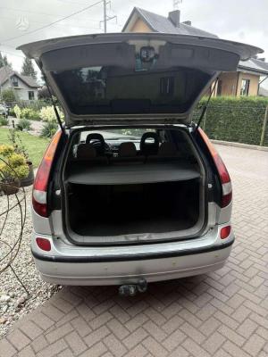 Pelēks Nissan Almera Tino 2002 Plungė, ar dzinēja tilpumu 2.18 L un nobraukumu 320 tūkst. km par 600 €, foto 3 vietnē AUTOMOTO.COM.LV