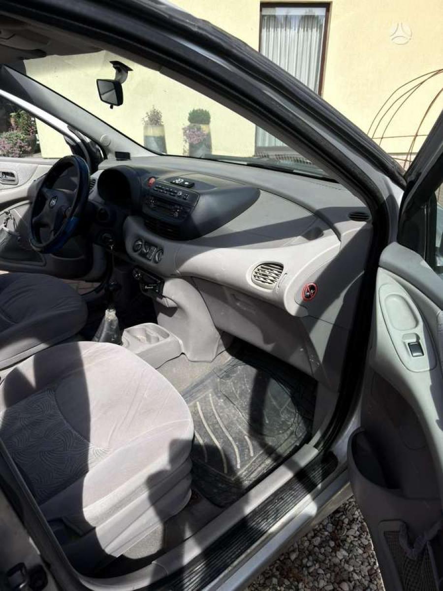 Pelēks Nissan Almera Tino 2002 Plungė, ar dzinēja tilpumu 2.18 L un nobraukumu 320 tūkst. km par 600 €, foto 6 vietnē AUTOMOTO.COM.LV