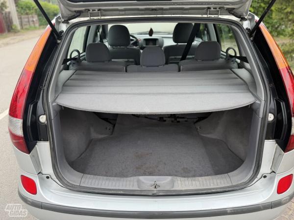 Grey Nissan Almera Tino 2003 in Kaunas, with an engine capacity of 2.20 L and mileage of 274 thousand km for 650 €, photo 7 on AUTOMOTO.COM.LV