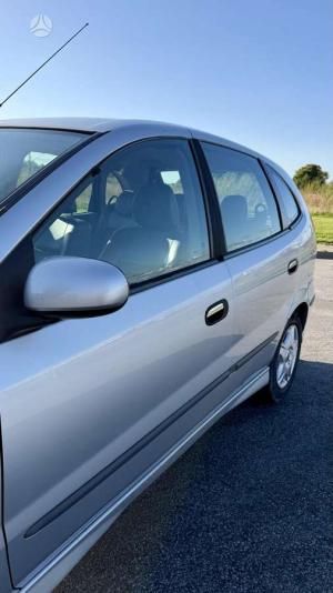 Pelēks Nissan Almera Tino 2003 Klaipėda, ar dzinēja tilpumu 2.18 L un nobraukumu 278 tūkst. km par 1500 €, foto 4 vietnē AUTOMOTO.COM.LV