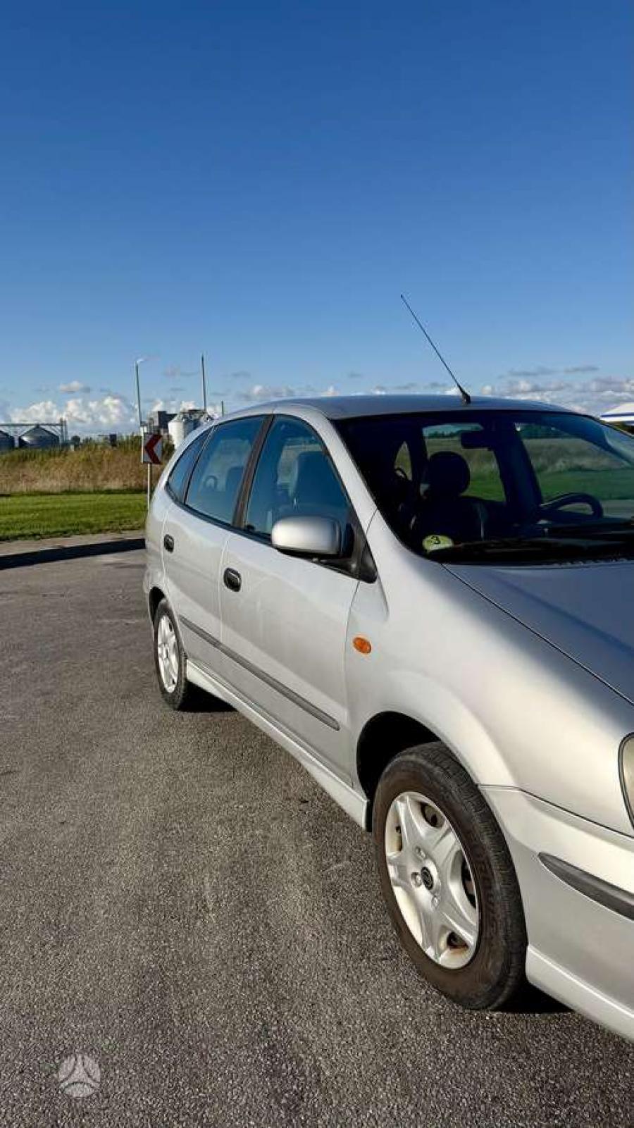 Pelēks Nissan Almera Tino 2003 Klaipėda, ar dzinēja tilpumu 2.18 L un nobraukumu 278 tūkst. km par 1500 €, foto 12 vietnē AUTOMOTO.COM.LV
