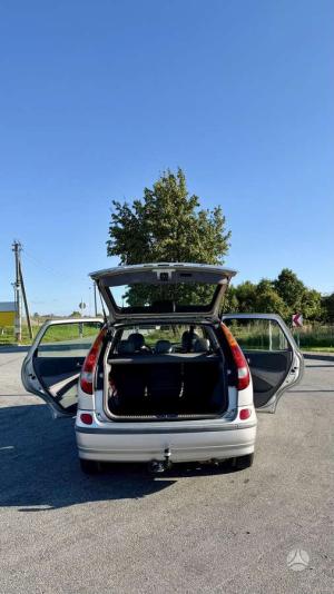 Pelēks Nissan Almera Tino 2003 Klaipėda, ar dzinēja tilpumu 2.18 L un nobraukumu 278 tūkst. km par 1500 €, foto 16 vietnē AUTOMOTO.COM.LV