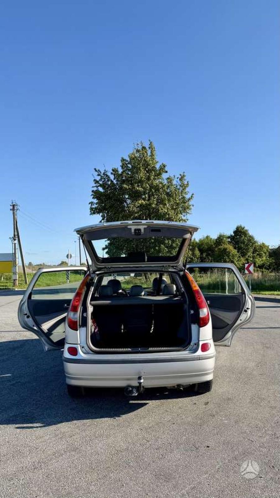 Pelēks Nissan Almera Tino 2003 Klaipėda, ar dzinēja tilpumu 2.18 L un nobraukumu 278 tūkst. km par 1500 €, foto 16 vietnē AUTOMOTO.COM.LV