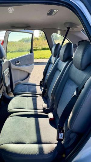 Pelēks Nissan Almera Tino 2003 Klaipėda, ar dzinēja tilpumu 2.18 L un nobraukumu 278 tūkst. km par 1500 €, foto 23 vietnē AUTOMOTO.COM.LV