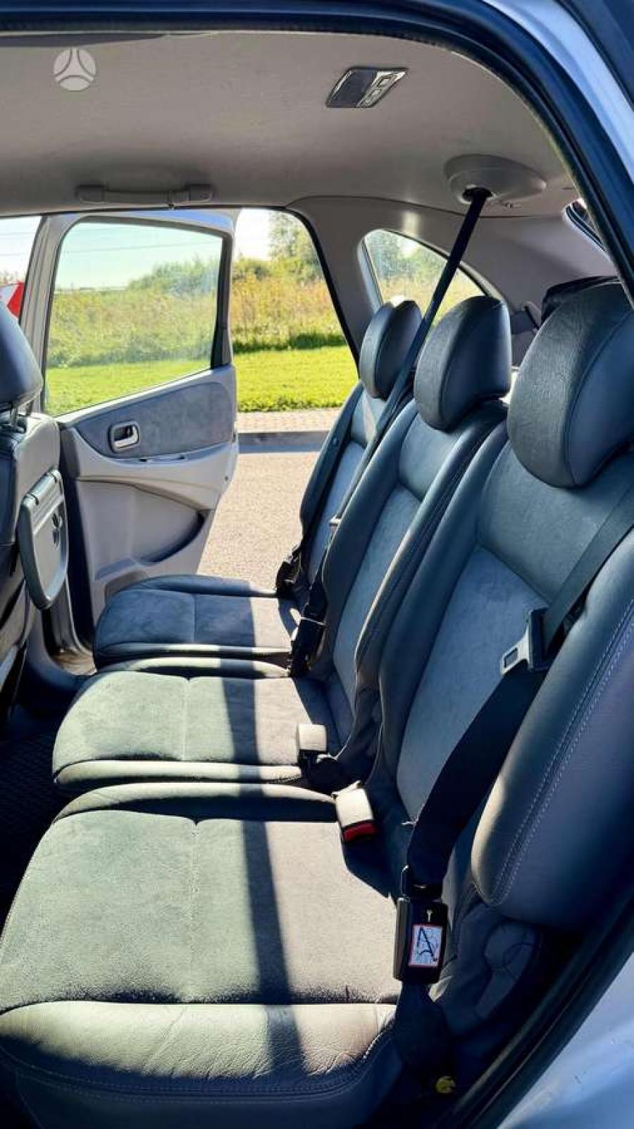 Pelēks Nissan Almera Tino 2003 Klaipėda, ar dzinēja tilpumu 2.18 L un nobraukumu 278 tūkst. km par 1500 €, foto 23 vietnē AUTOMOTO.COM.LV