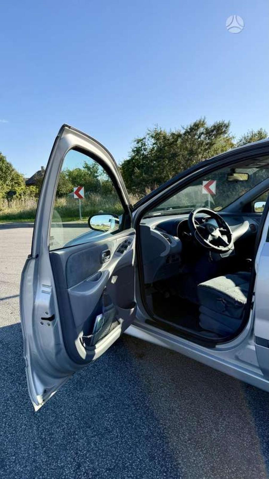 Pelēks Nissan Almera Tino 2003 Klaipėda, ar dzinēja tilpumu 2.18 L un nobraukumu 278 tūkst. km par 1500 €, foto 31 vietnē AUTOMOTO.COM.LV