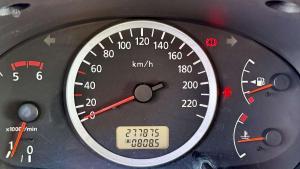 Pelēks Nissan Almera Tino 2003 Klaipėda, ar dzinēja tilpumu 2.18 L un nobraukumu 278 tūkst. km par 1500 €, foto 37 vietnē AUTOMOTO.COM.LV
