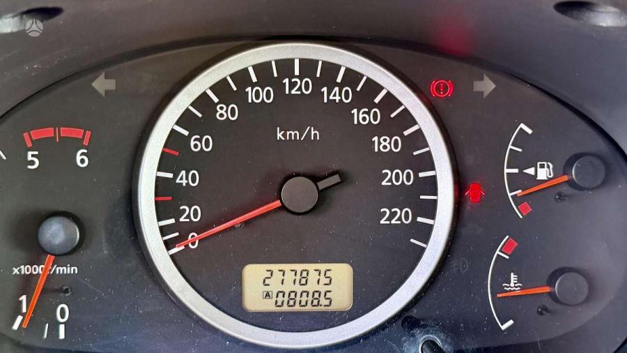 Pelēks Nissan Almera Tino 2003 Klaipėda, ar dzinēja tilpumu 2.18 L un nobraukumu 278 tūkst. km par 1500 €, foto 37 vietnē AUTOMOTO.COM.LV
