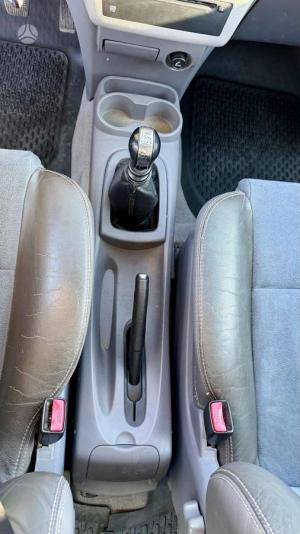 Pelēks Nissan Almera Tino 2003 Klaipėda, ar dzinēja tilpumu 2.18 L un nobraukumu 278 tūkst. km par 1500 €, foto 38 vietnē AUTOMOTO.COM.LV