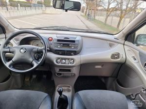 Pelēks Nissan Almera Tino 2004 Telšiai, ar dzinēja tilpumu 2.20 L un nobraukumu 259 tūkst. km par 850 €, foto 10 vietnē AUTOMOTO.COM.LV