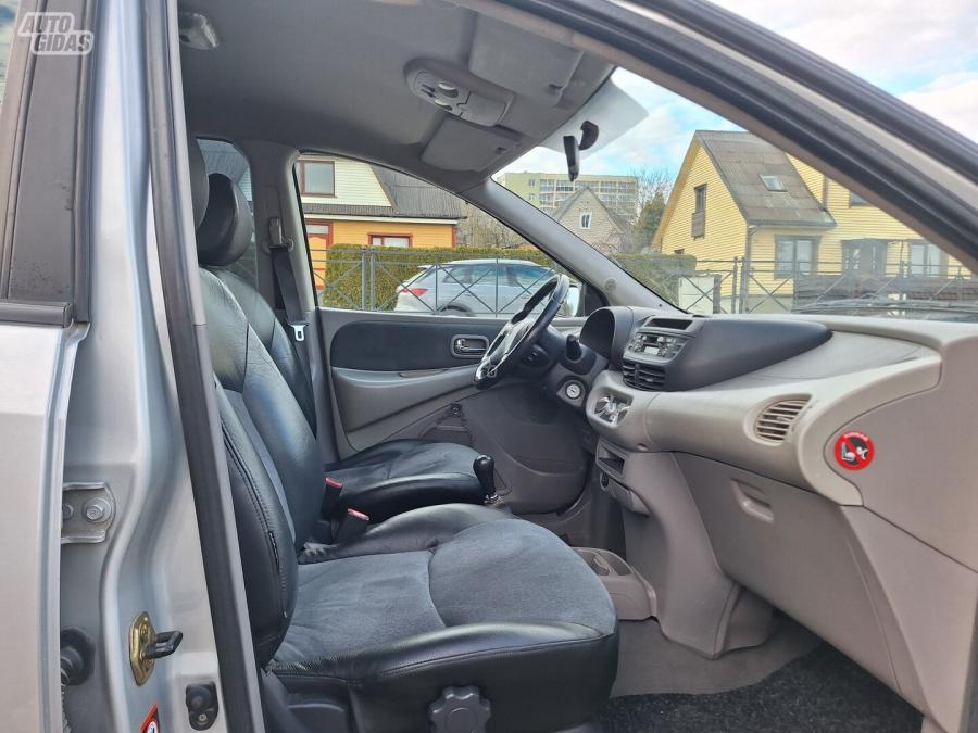 Pelēks Nissan Almera Tino 2004 Telšiai, ar dzinēja tilpumu 2.20 L un nobraukumu 259 tūkst. km par 850 €, foto 11 vietnē AUTOMOTO.COM.LV