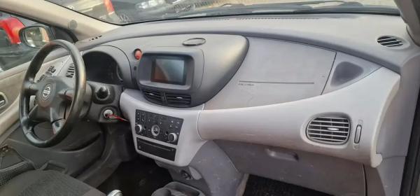 Grey Nissan Almera Tino 2004 in Valmiera, with an engine capacity of 2.20 L and mileage of 337 thousand km for 850 €, photo 9 on AUTOMOTO.COM.LV