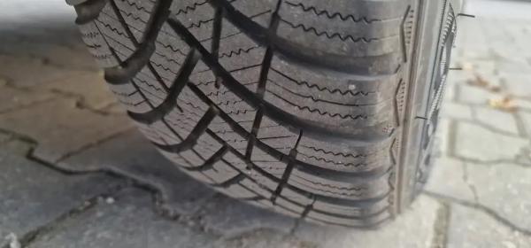 Grey Nissan Almera Tino 2004 in Valmiera, with an engine capacity of 2.20 L and mileage of 337 thousand km for 850 €, photo 10 on AUTOMOTO.COM.LV
