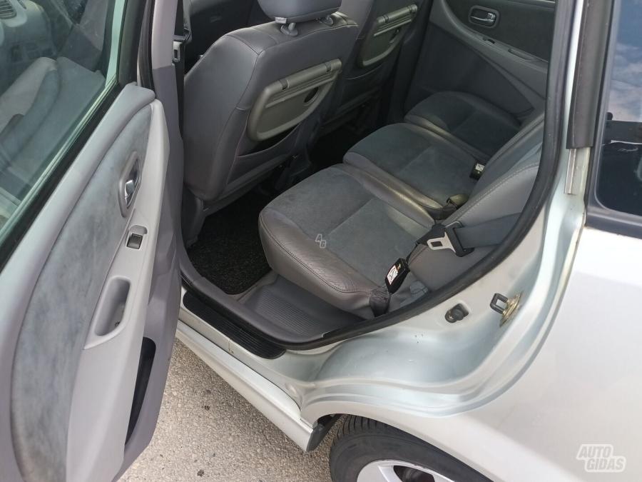 Pelēks Nissan Almera Tino 2004 Klaipėda, ar dzinēja tilpumu 2.20 L un nobraukumu 230 tūkst. km par 750 €, foto 9 vietnē AUTOMOTO.COM.LV