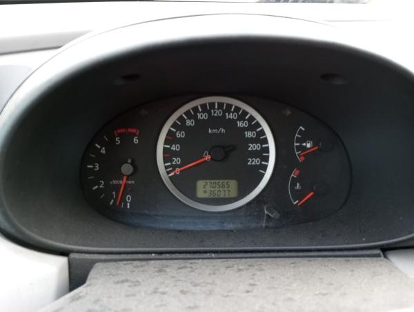 Pelēks Nissan Almera Tino 2004 Klaipėda, ar dzinēja tilpumu 2.20 L un nobraukumu 271 tūkst. km par 1250 €, foto 11 vietnē AUTOMOTO.COM.LV