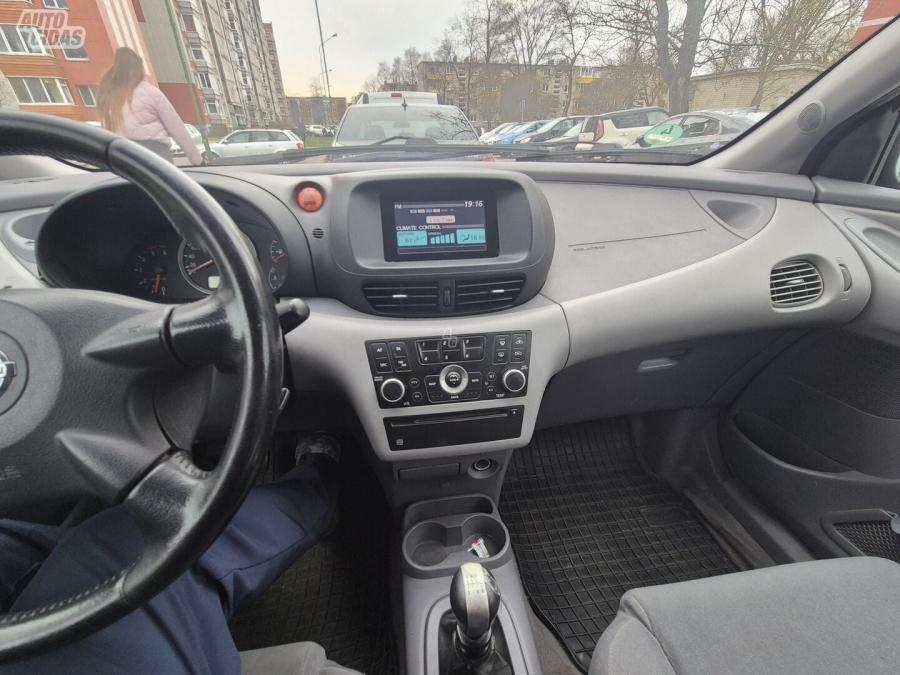 Grey Nissan Almera Tino 2005 in Klaipeda, with an engine capacity of 2.20 L and mileage of 253 thousand km for 650 €, photo 26 on AUTOMOTO.COM.LV