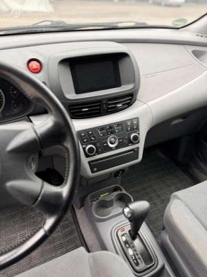 Pelēks Nissan Almera Tino 2005 Klaipėda, ar dzinēja tilpumu 1.77 L un nobraukumu 289 tūkst. km par 1500 €, foto 4 vietnē AUTOMOTO.COM.LV