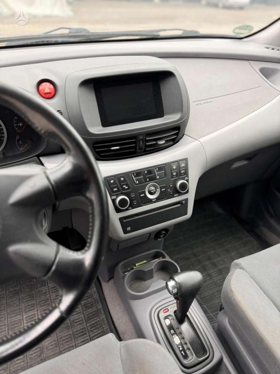 Pelēks Nissan Almera Tino 2005 Klaipėda, ar dzinēja tilpumu 1.77 L un nobraukumu 289 tūkst. km par 1500 €, foto 4 vietnē AUTOMOTO.COM.LV