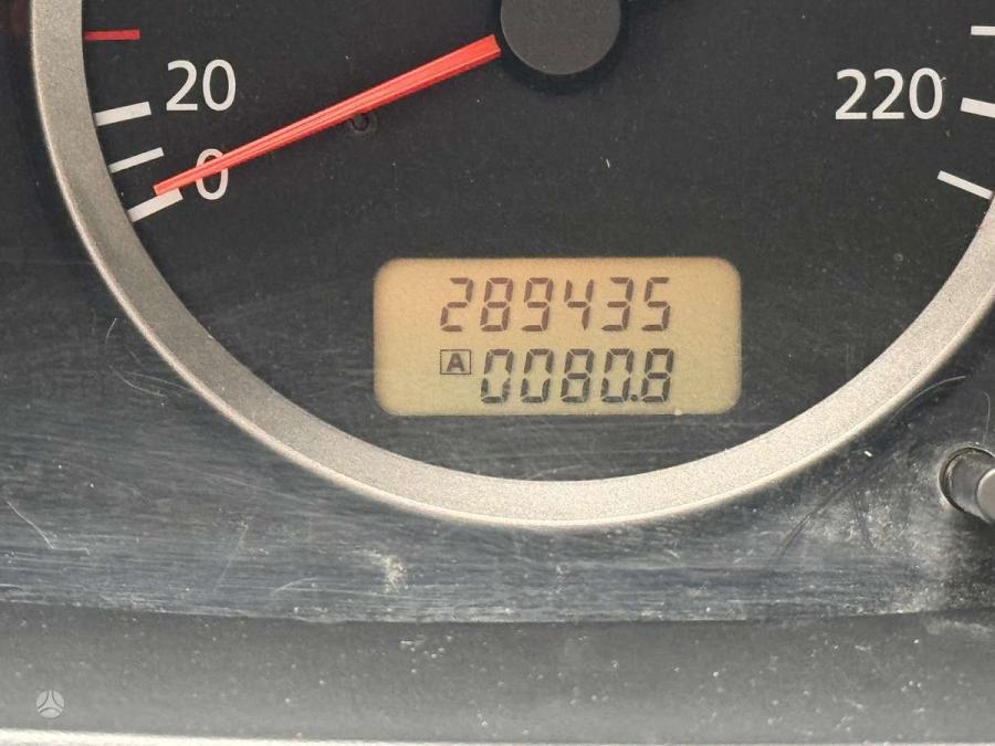 Pelēks Nissan Almera Tino 2005 Klaipėda, ar dzinēja tilpumu 1.77 L un nobraukumu 289 tūkst. km par 1500 €, foto 5 vietnē AUTOMOTO.COM.LV