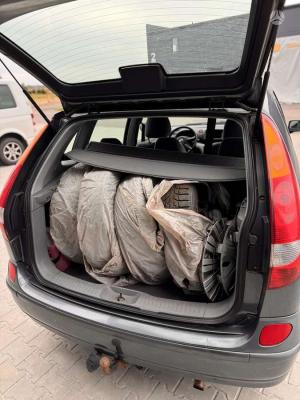 Pelēks Nissan Almera Tino 2005 Klaipėda, ar dzinēja tilpumu 1.77 L un nobraukumu 289 tūkst. km par 1500 €, foto 9 vietnē AUTOMOTO.COM.LV