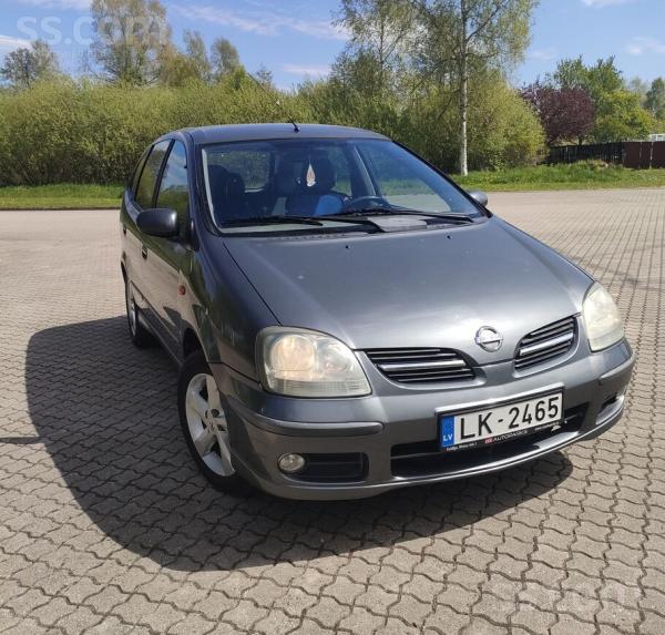 Pelēks Nissan Almera Tino 2004 Ventspils, ar dzinēja tilpumu 2.20 L un nobraukumu 293 tūkst. km par 800 €, foto 1 vietnē AUTOMOTO.COM.LV