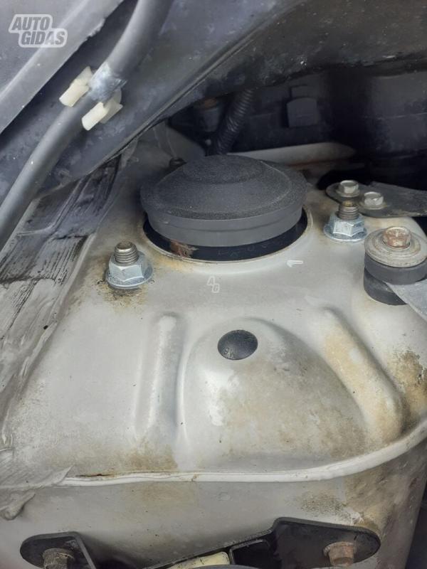 Nissan Almera Tino 2000 in Druskininkai, with an engine capacity of 2.20 L and mileage of 340 thousand km for 499 €, photo 10 on AUTOMOTO.COM.LV