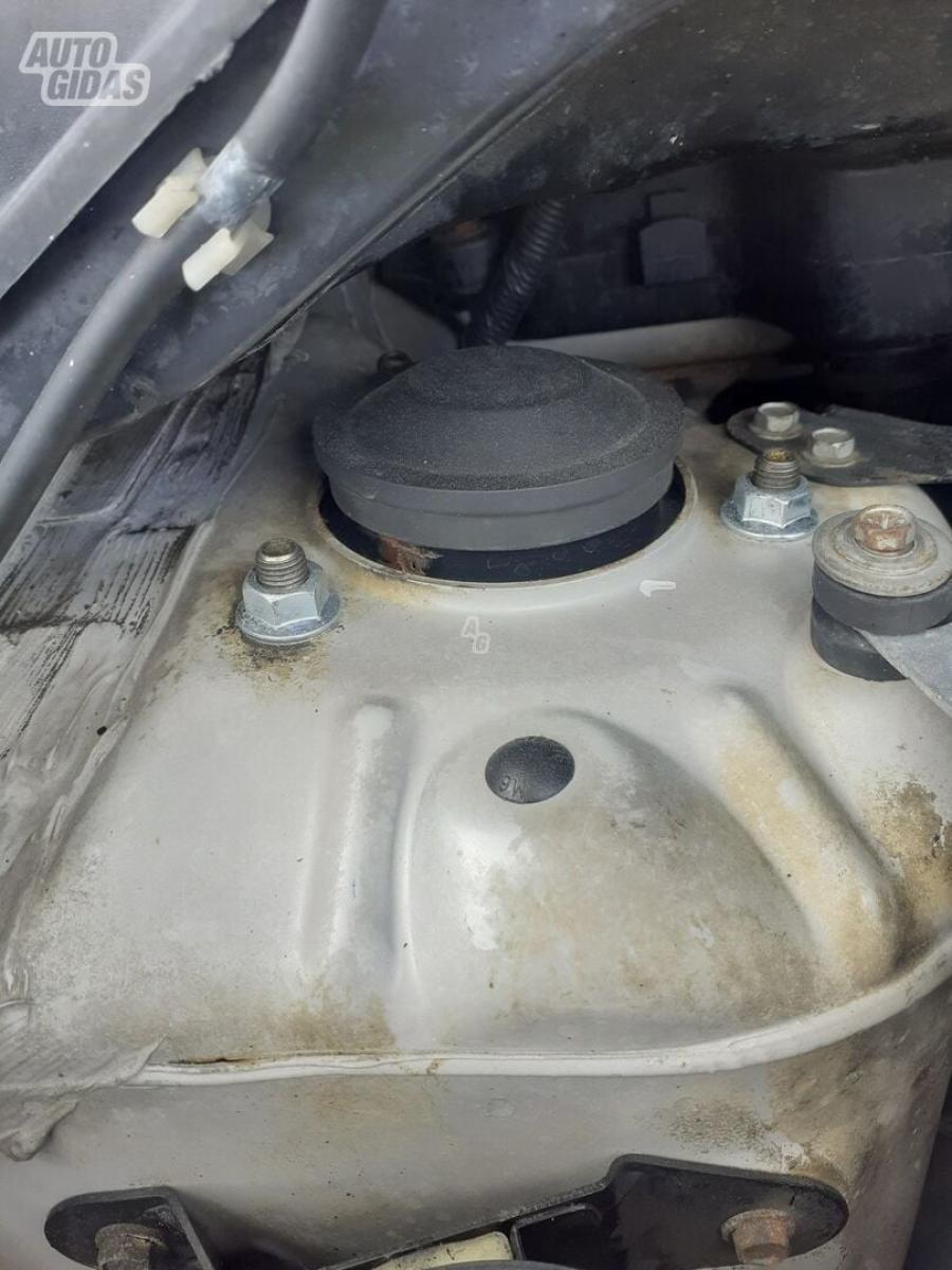 Nissan Almera Tino 2000 in Druskininkai, with an engine capacity of 2.20 L and mileage of 340 thousand km for 499 €, photo 11 on AUTOMOTO.COM.LV