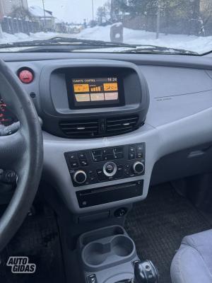Nissan Almera Tino 2003 Šauļi, ar dzinēja tilpumu 1.80 L un nobraukumu 250 tūkst. km par 870 €, foto 7 vietnē AUTOMOTO.COM.LV
