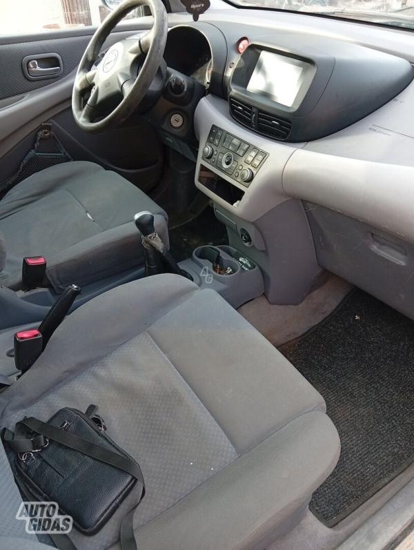 Nissan Almera Tino 2003 in Vilnius, with an engine capacity of 2.20 L and mileage of 299 thousand km for 450 €, photo 4 on AUTOMOTO.COM.LV