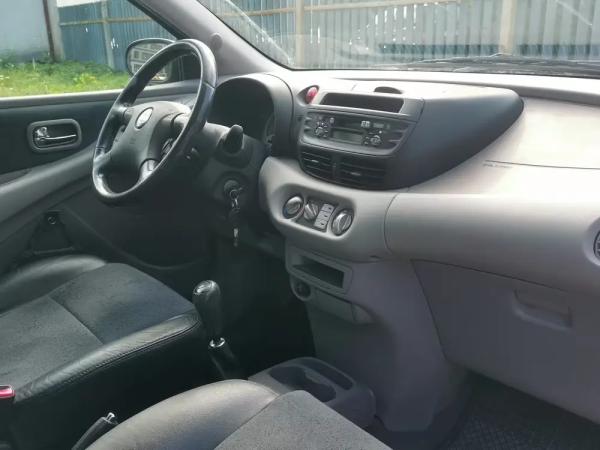 Nissan Almera Tino 2003 in Riga, with an engine capacity of 2.20 L and mileage of 290 thousand km for 590 €, photo 2 on AUTOMOTO.COM.LV