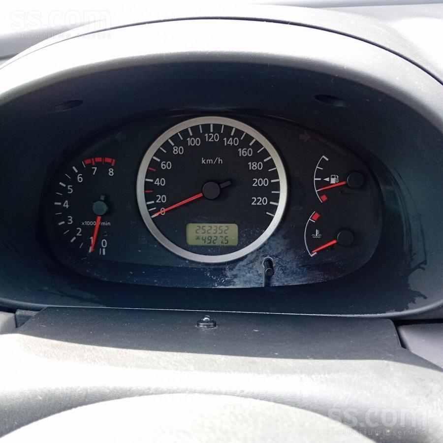Red Nissan Almera Tino 2003 in Riga, with an engine capacity of 1.80 L and mileage of 253 thousand km for 1350 €, photo 8 on AUTOMOTO.COM.LV