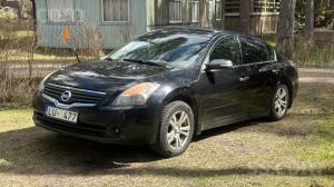 Melns Nissan Altima 2008 Rīga, ar dzinēja tilpumu 2.50 L un nobraukumu 192 tūkst. km par 2500 €, foto  vietnē AUTOMOTO.COM.LV