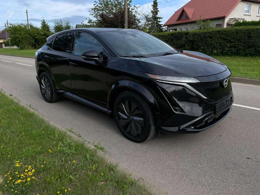 Black Nissan Ariya 2025 in Mazeikiai, with an engine capacity of 0.00 L and mileage of 480 thousand km for 29900 €, photo 3 on AUTOMOTO.COM.LV