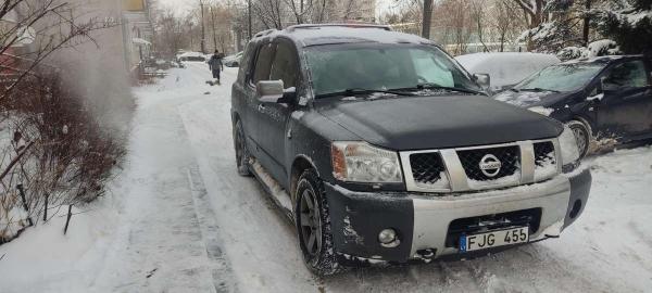 Grey Nissan Armada 2005 in Vilnius, with an engine capacity of 5.60 L and mileage of 300 thousand km for 5000 €, photo 4 on AUTOMOTO.COM.LV