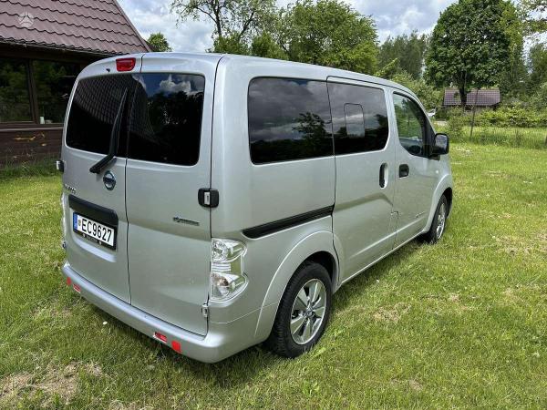 Grey Nissan e-NV200 2016 in Vilnius, with an engine capacity of 0.00 L and mileage of 98 thousand km for 9200 €, photo 3 on AUTOMOTO.COM.LV