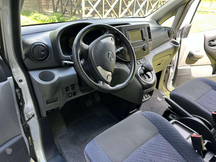 Grey Nissan e-NV200 2016 in Vilnius, with an engine capacity of 0.00 L and mileage of 98 thousand km for 9200 €, photo 6 on AUTOMOTO.COM.LV