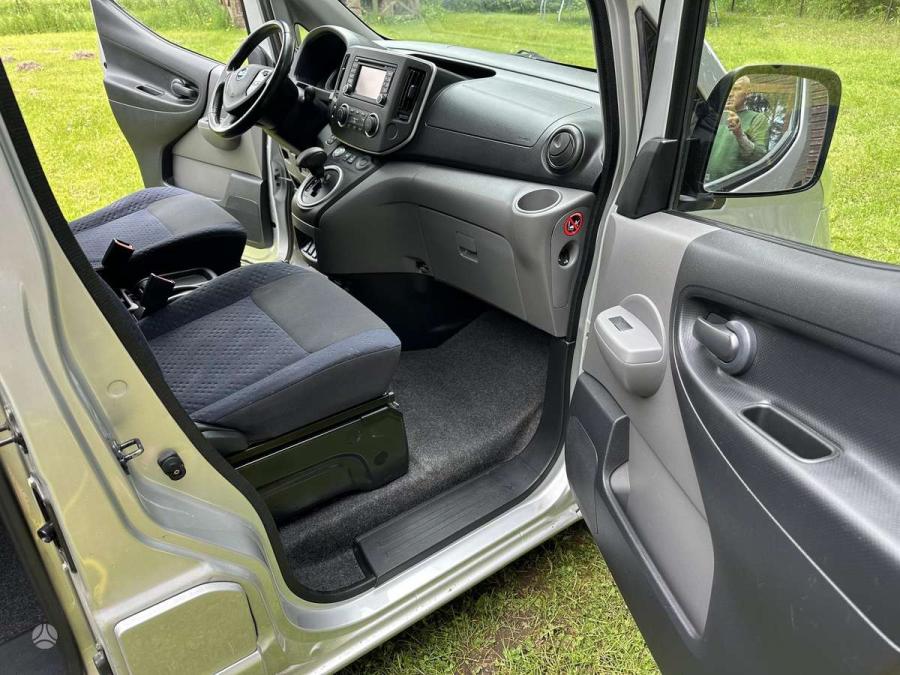 Grey Nissan e-NV200 2016 in Vilnius, with an engine capacity of 0.00 L and mileage of 98 thousand km for 9200 €, photo 7 on AUTOMOTO.COM.LV