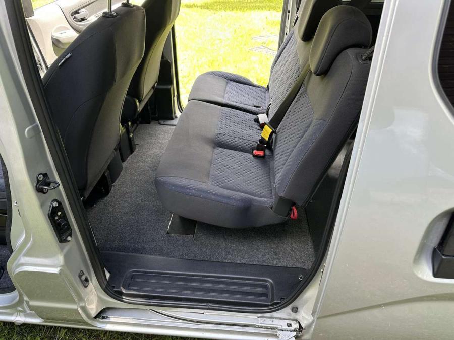 Grey Nissan e-NV200 2016 in Vilnius, with an engine capacity of 0.00 L and mileage of 98 thousand km for 9200 €, photo 8 on AUTOMOTO.COM.LV