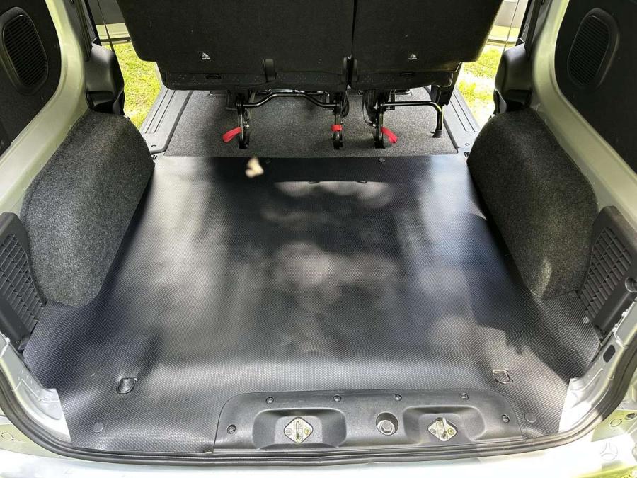 Grey Nissan e-NV200 2016 in Vilnius, with an engine capacity of 0.00 L and mileage of 98 thousand km for 9200 €, photo 10 on AUTOMOTO.COM.LV