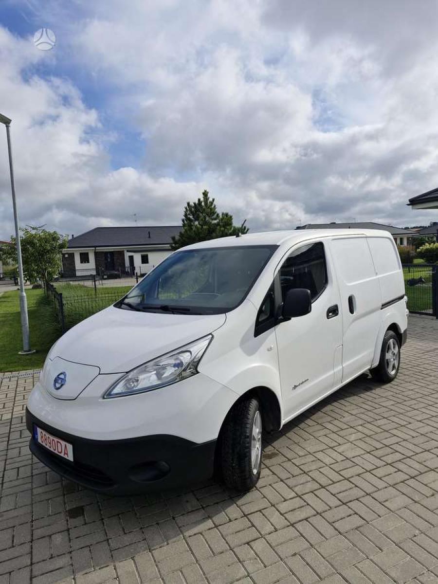 Белый Ниссан e-NV200 2015 в Паланга, объемом двигателя 0.00 л и пробегом 117 тыс. км за 7950 €, фото 1 на AUTOMOTO.COM.LV