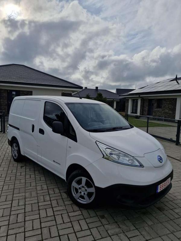 Белый Ниссан e-NV200 2015 в Паланга, объемом двигателя 0.00 л и пробегом 117 тыс. км за 7950 €, фото 2 на AUTOMOTO.COM.LV